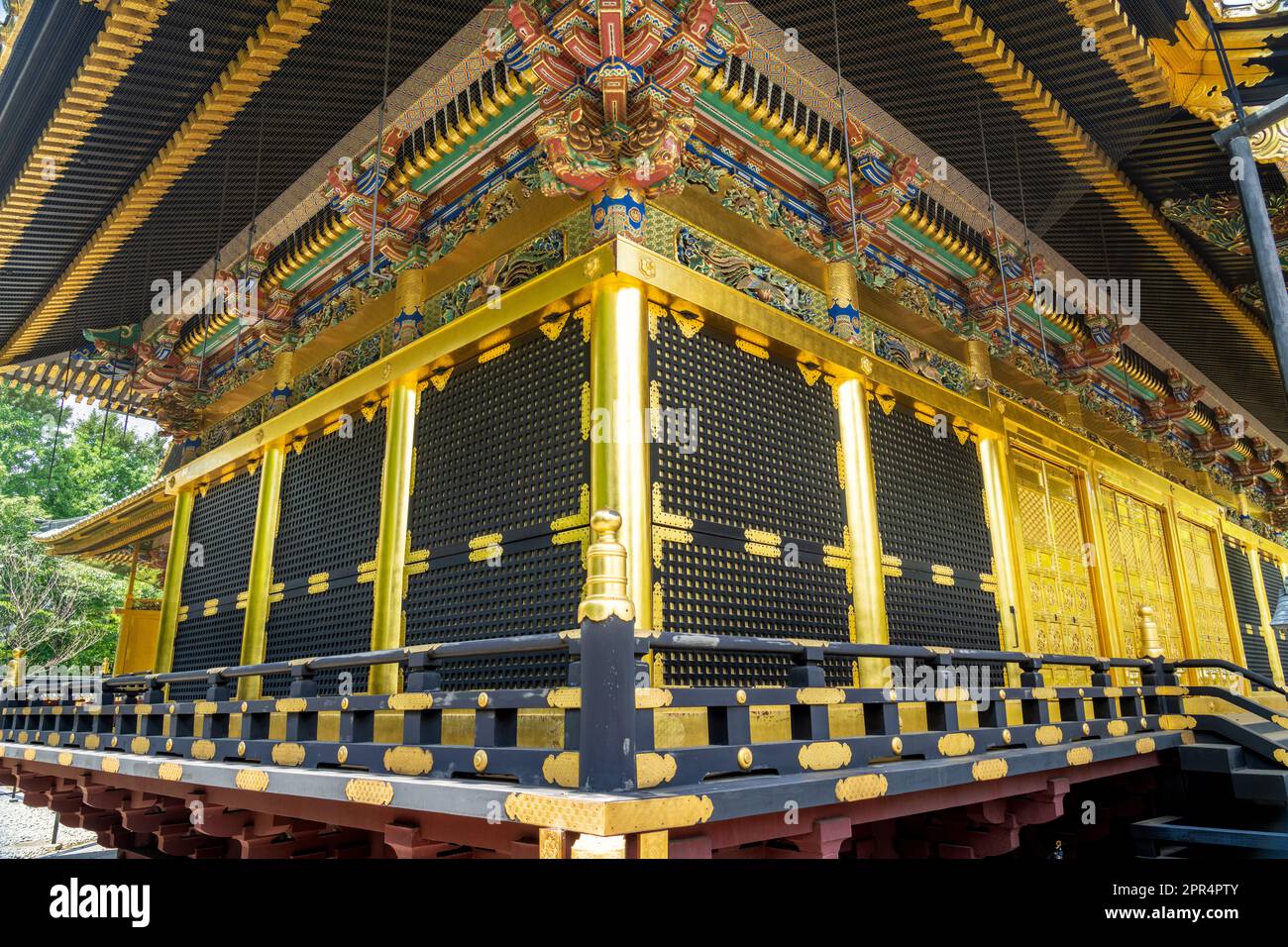 The Ueno Tosho-gu Shrine honden and Karamon in Ueno Park, Tokyo, Japan ...