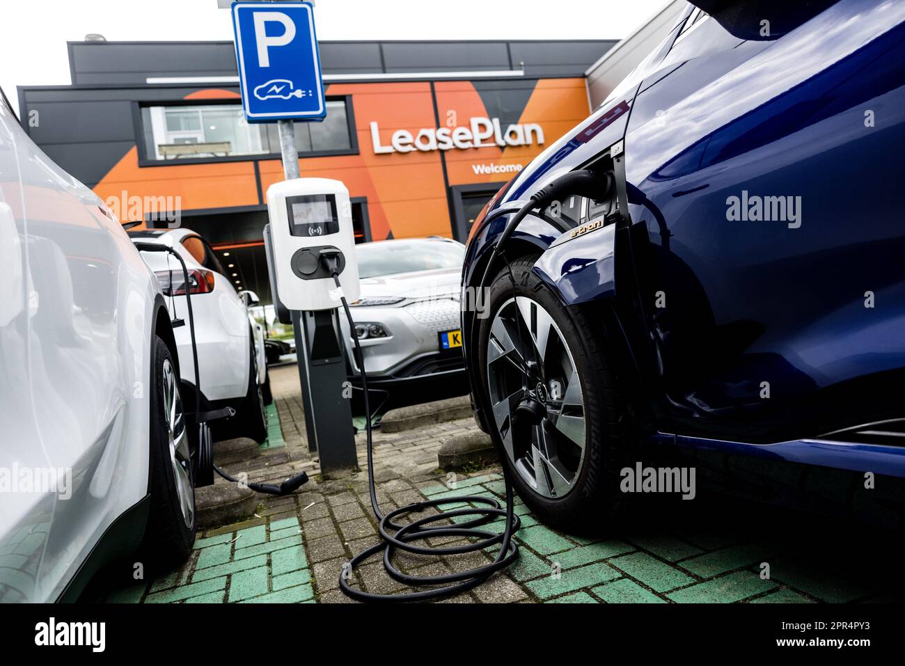 VEGHEL - Second-hand electric cars on the Leaseplan site. To ensure ...