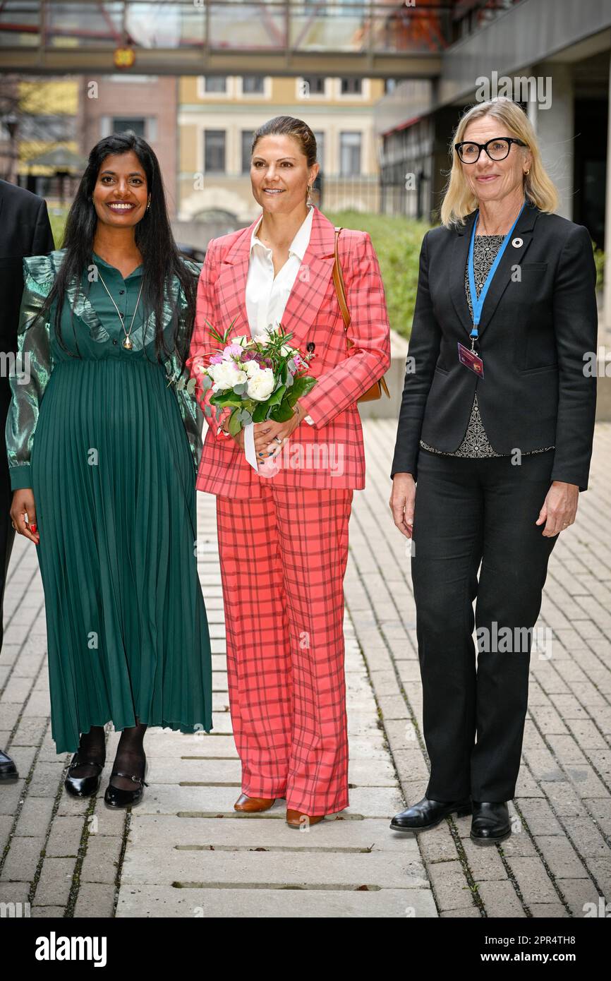 Crown Princess Victoria (centre), Åsa Sandberg, project manager Nordic ...