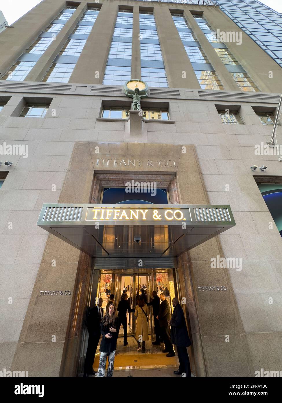 New York, USA. 26th Apr, 2023. Exterior view of Tiffany's during the ...