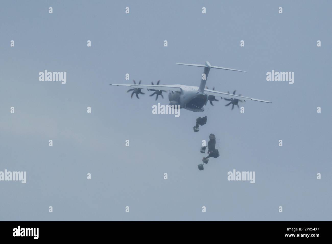 Raf a400m parachute hi-res stock photography and images - Alamy