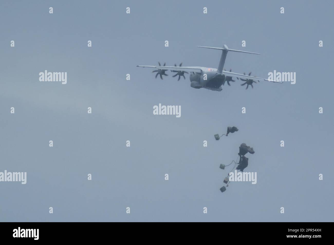 Raf airbus a400m parachute hi-res stock photography and images - Alamy