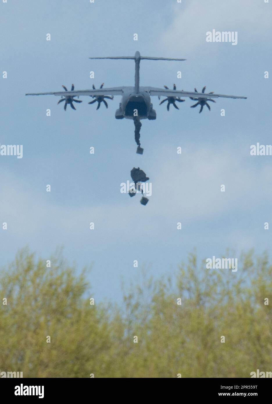 Raf a400m parachute hi-res stock photography and images - Alamy