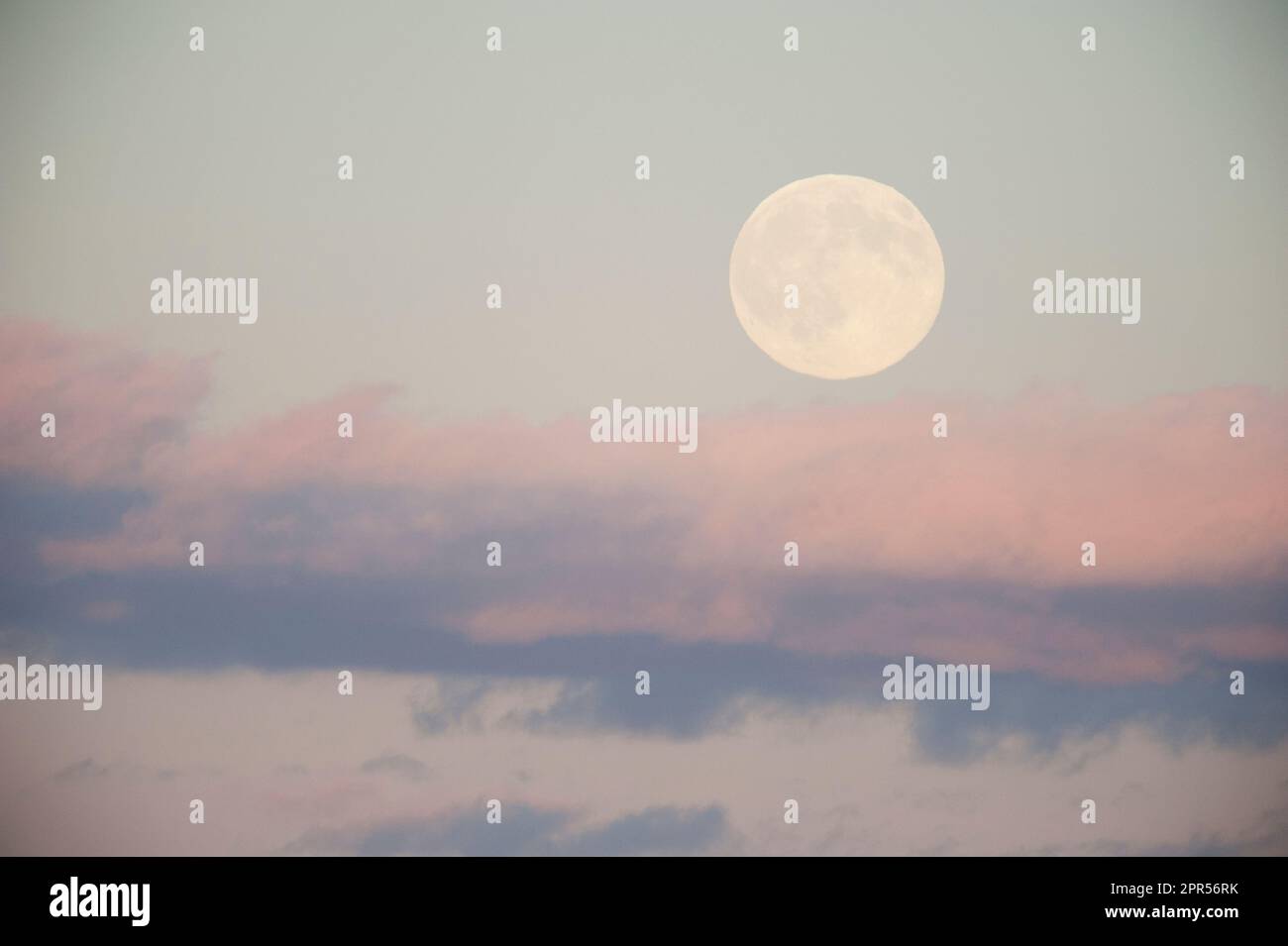 Clouds and full moon hi-res stock photography and images - Alamy
