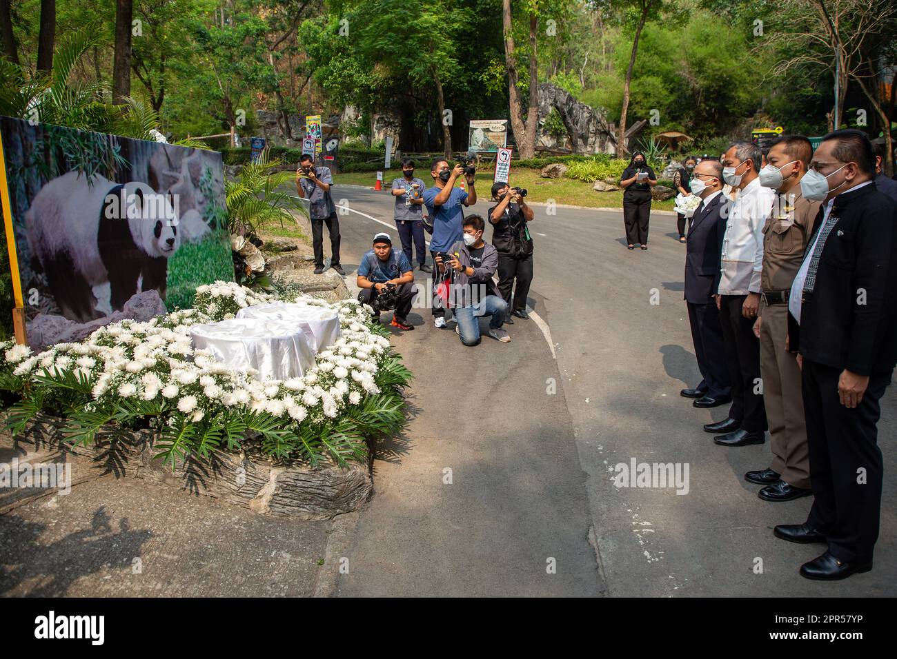 Chiang Mai, Thailand. 26th Apr, 2023. Mr. Wu Zhiwu (L), Consul General ...