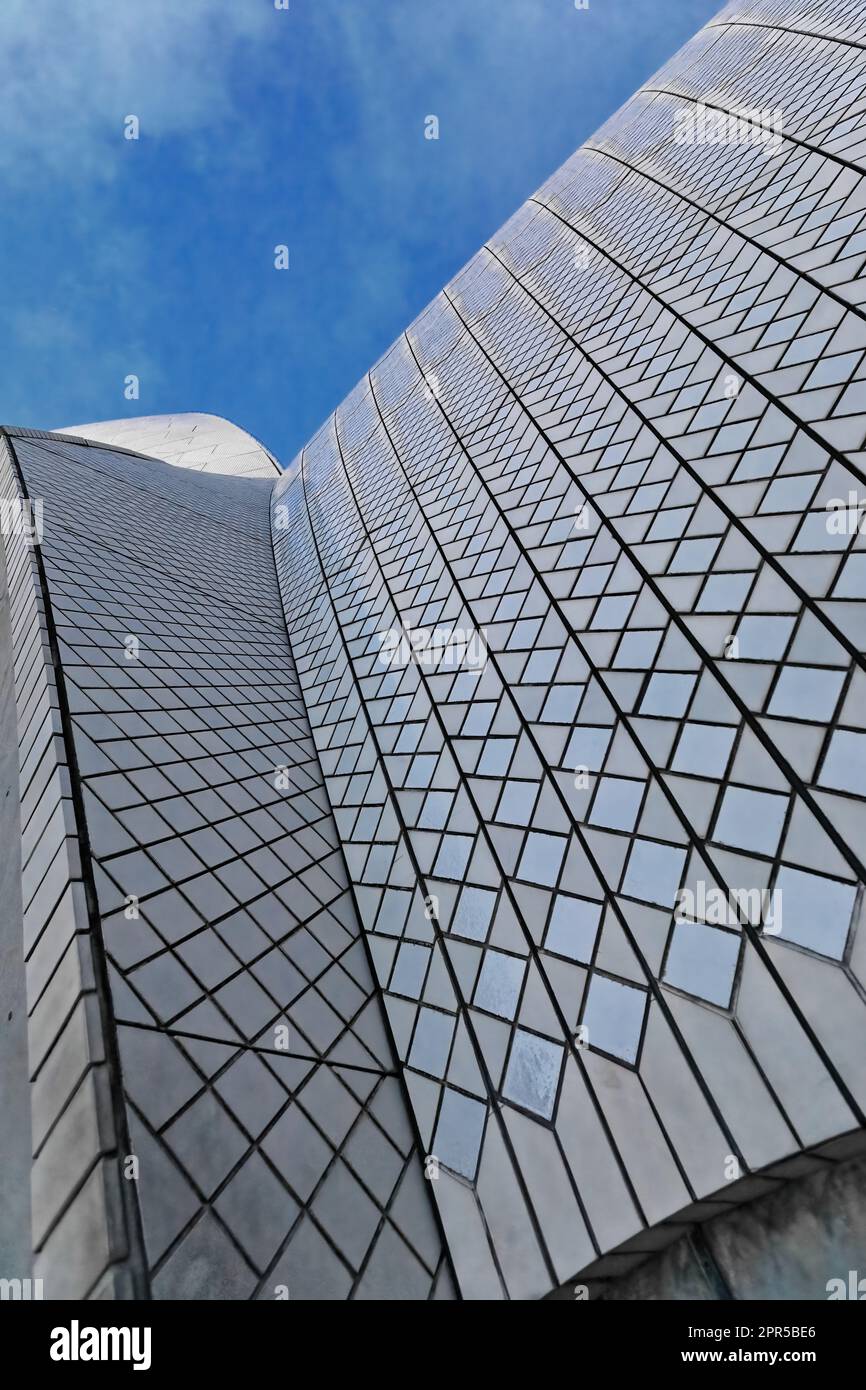 583 View at twilight from the SW of the Sydney Opera House shell roofs ...