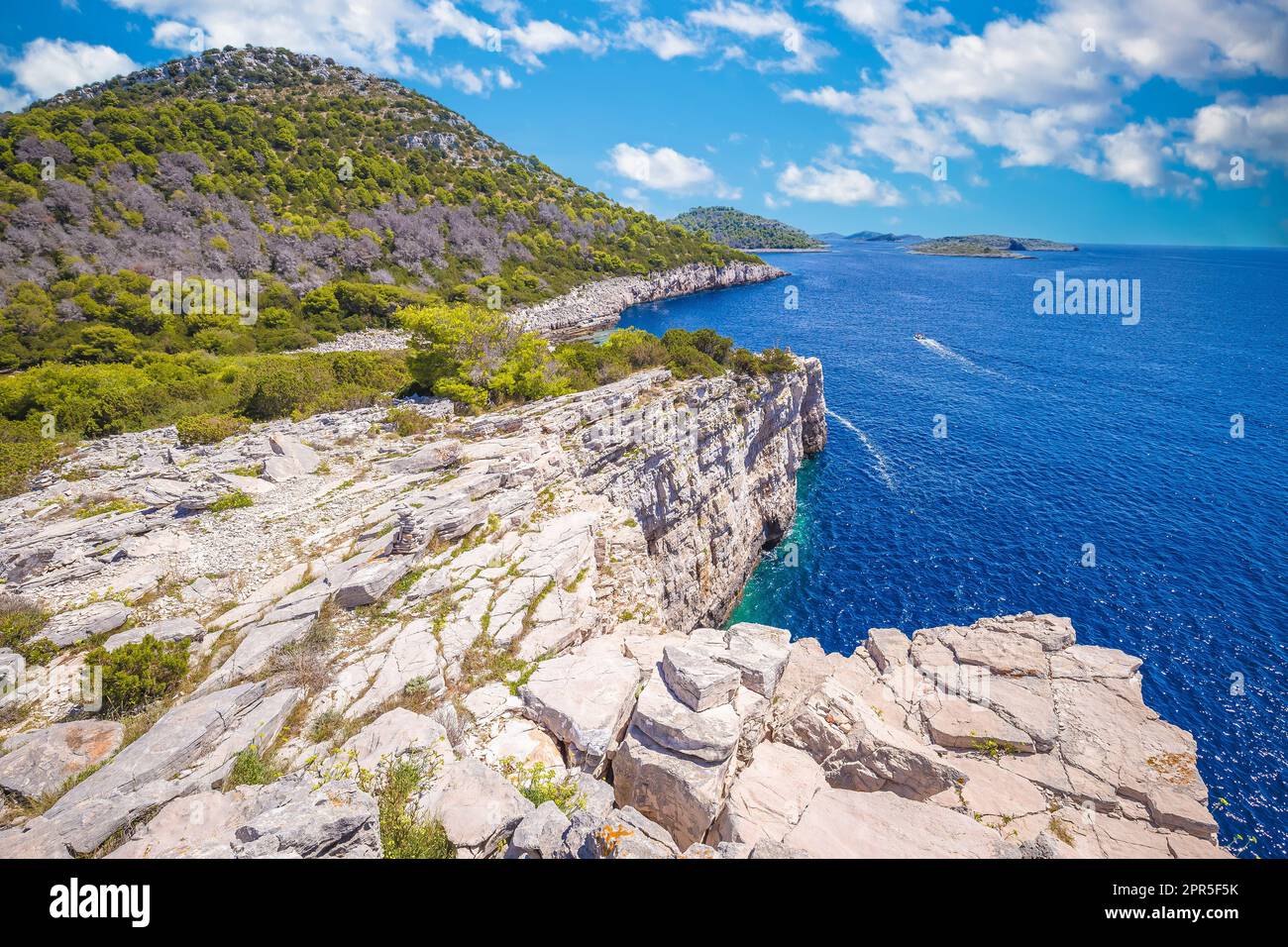 Cliffs of Telascica nature park on Dugi Otok island, Dalmatia ...