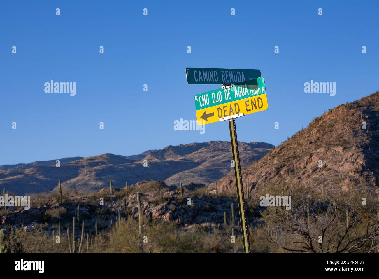 Dead end signage hi-res stock photography and images - Alamy