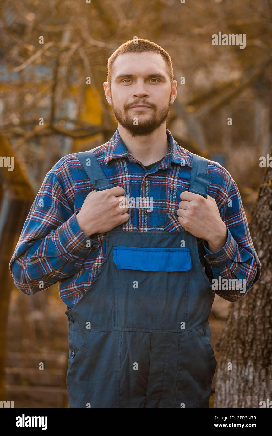 Overalls man hi-res stock photography and images - Alamy