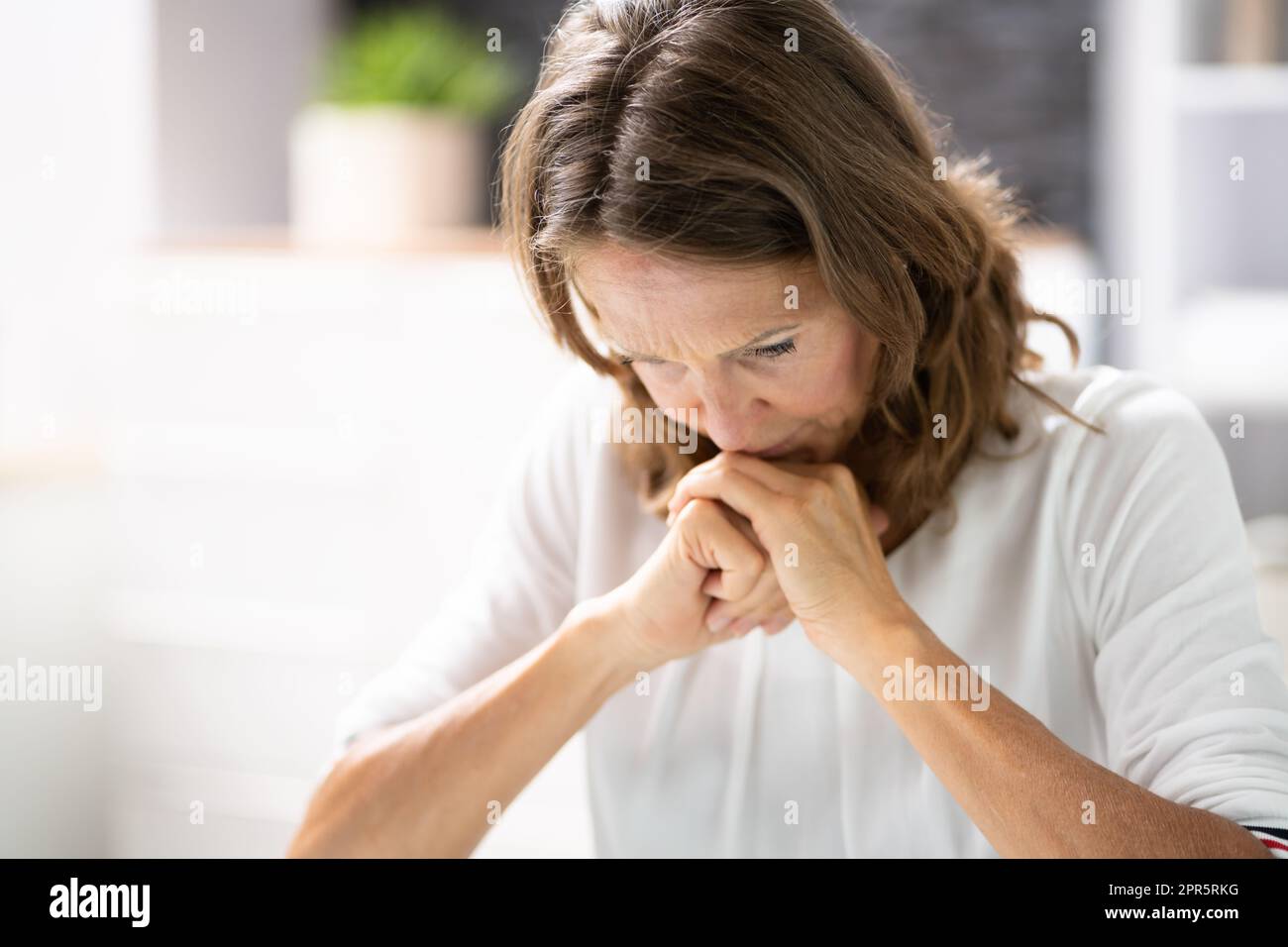 Praying woman hi-res stock photography and images - Alamy