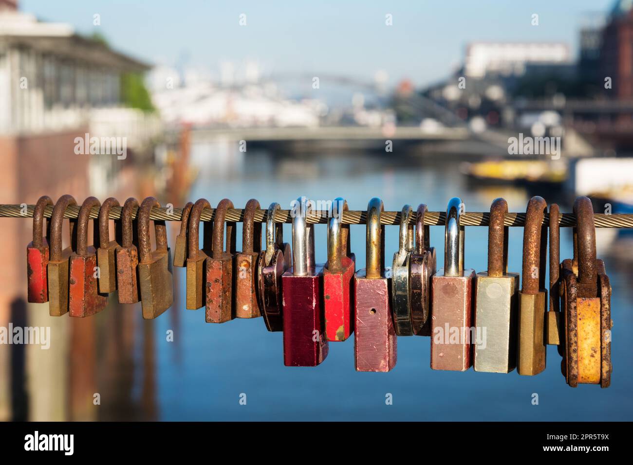 Padlock bridge hi-res stock photography and images - Alamy