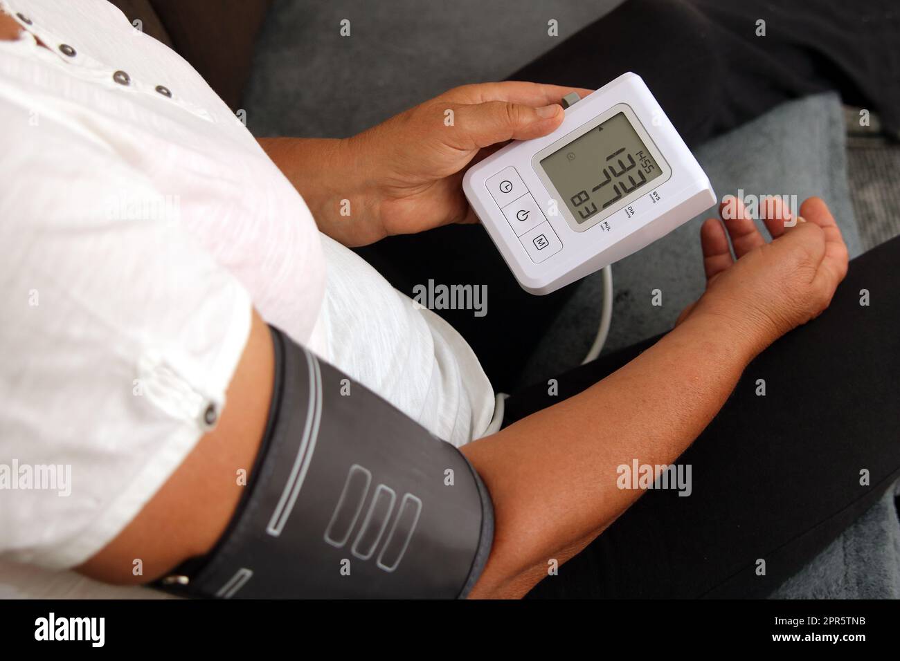 Measuring blood pressure Stock Photo - Alamy