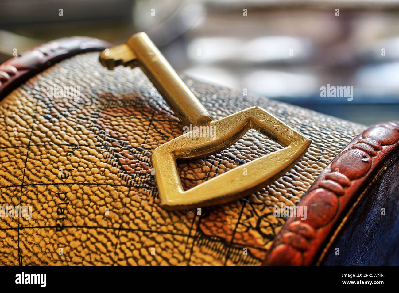 Golden suitcase hi-res stock photography and images - Alamy