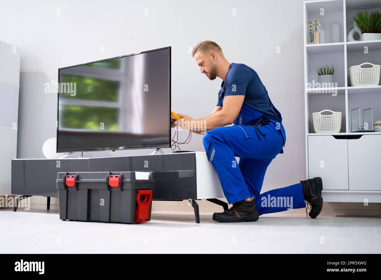 Technician Repairing Television Stock Photo - Alamy