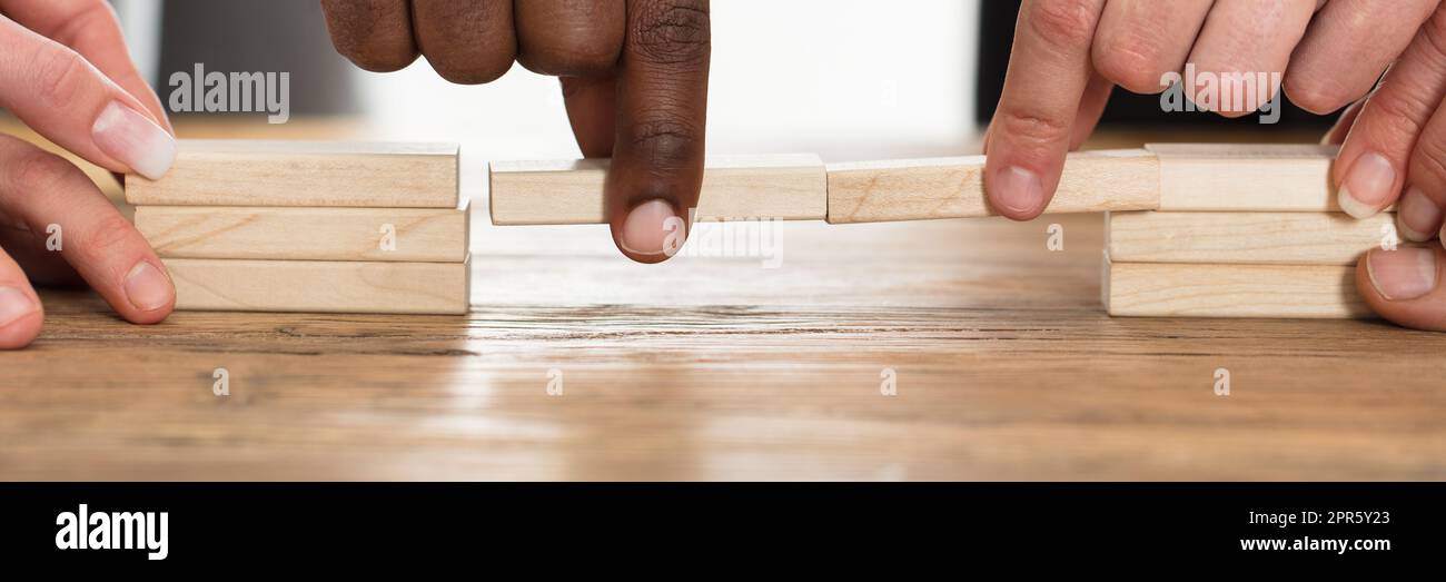 Building teamwork hi-res stock photography and images - Alamy