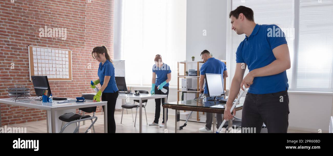 Office worker cleaning desk hi-res stock photography and images - Alamy
