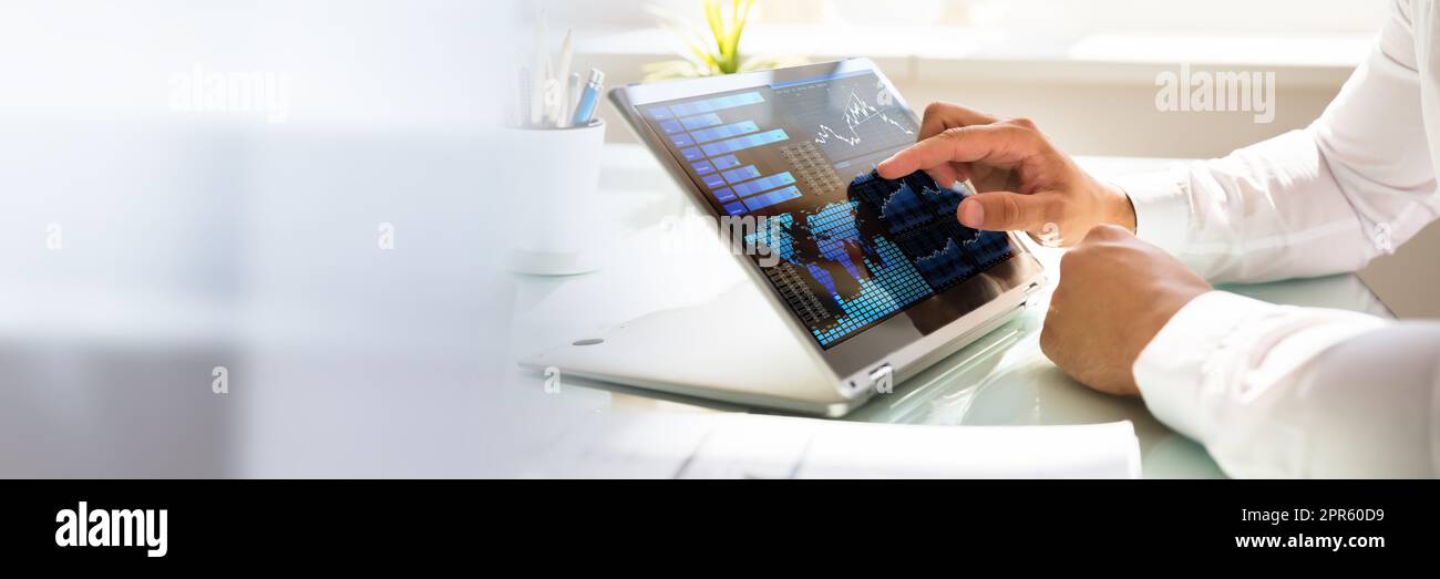 Laptop graph map hi-res stock photography and images - Alamy