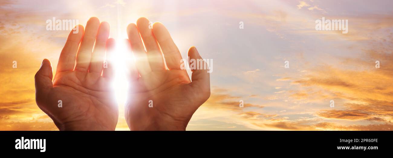Close up male hands praying hi-res stock photography and images - Alamy