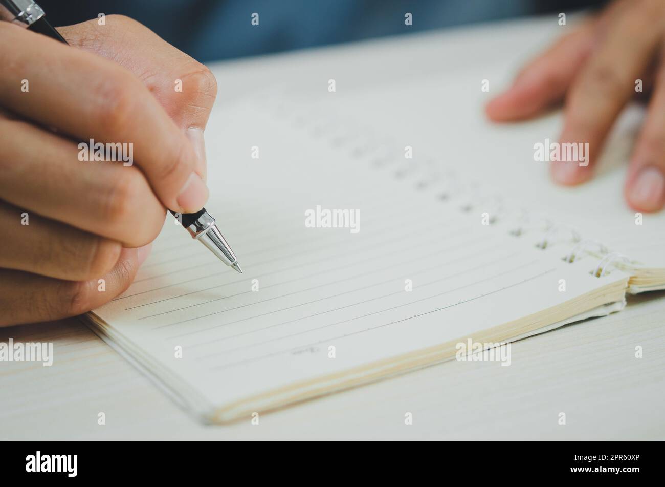 Journalist writing notes hi-res stock photography and images - Alamy