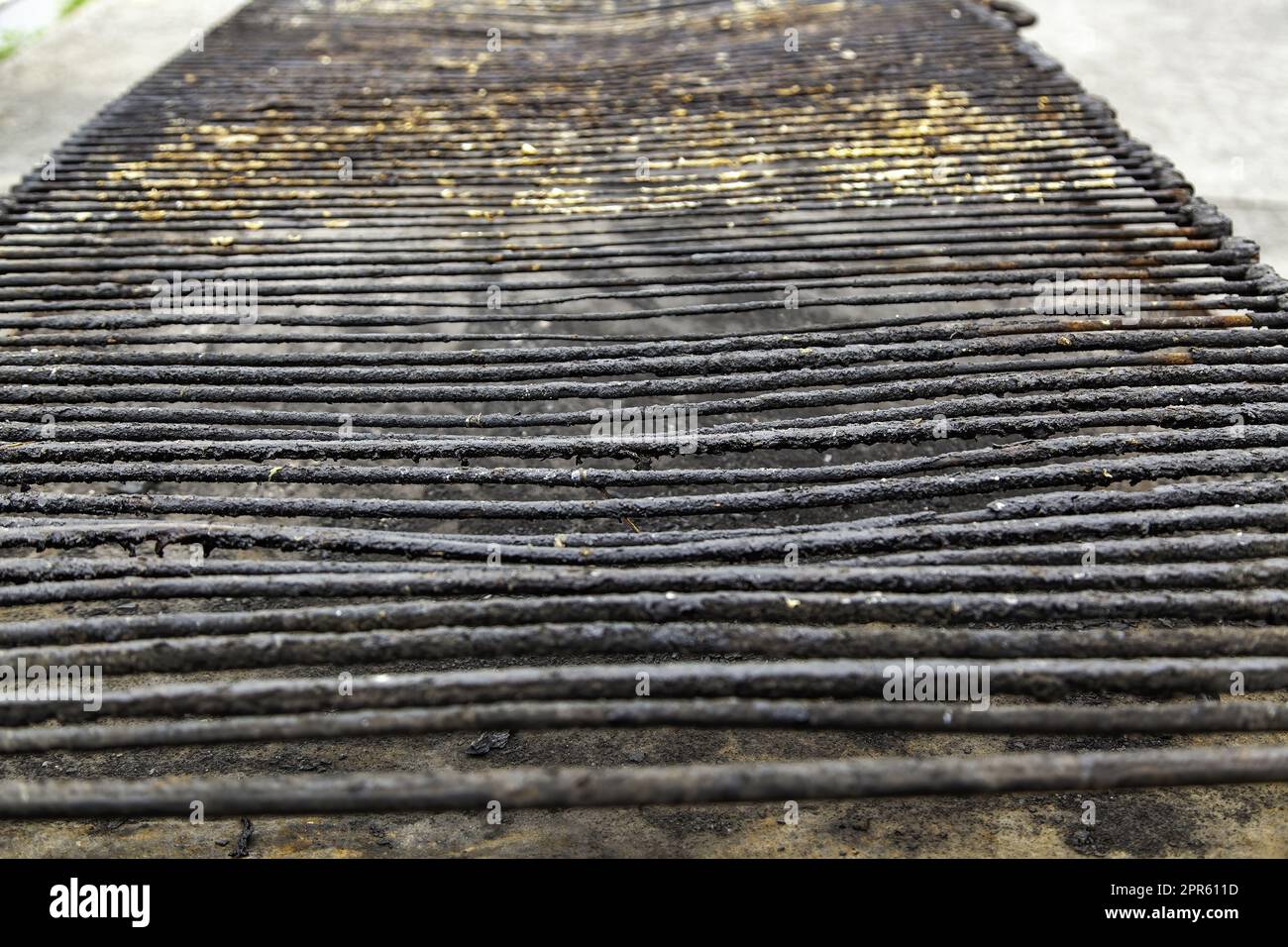 Dirty grill rack Stock Photo - Alamy