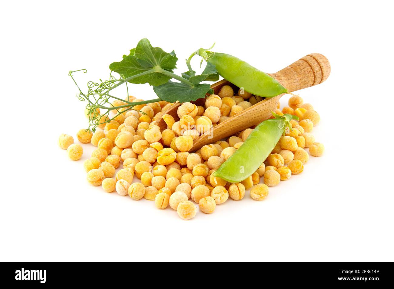 Dry whole yellow peas spilling from a wooden scoop Stock Photo - Alamy