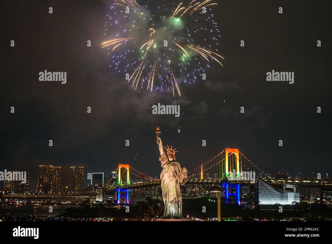 Tokyo night view and fireworks (Odaiba Rainbow fireworks 2019 Stock ...