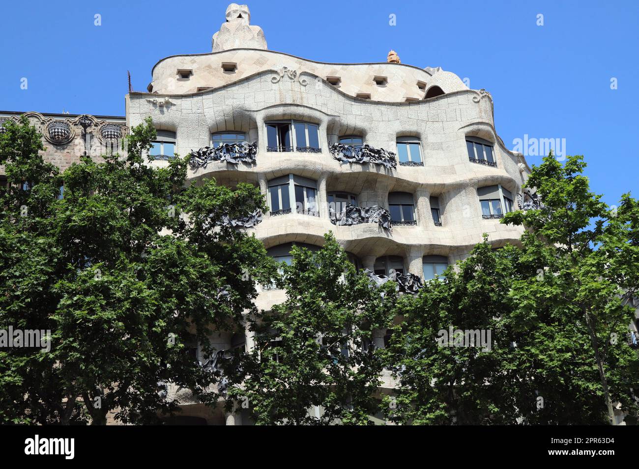 House building barcelona hi-res stock photography and images - Alamy