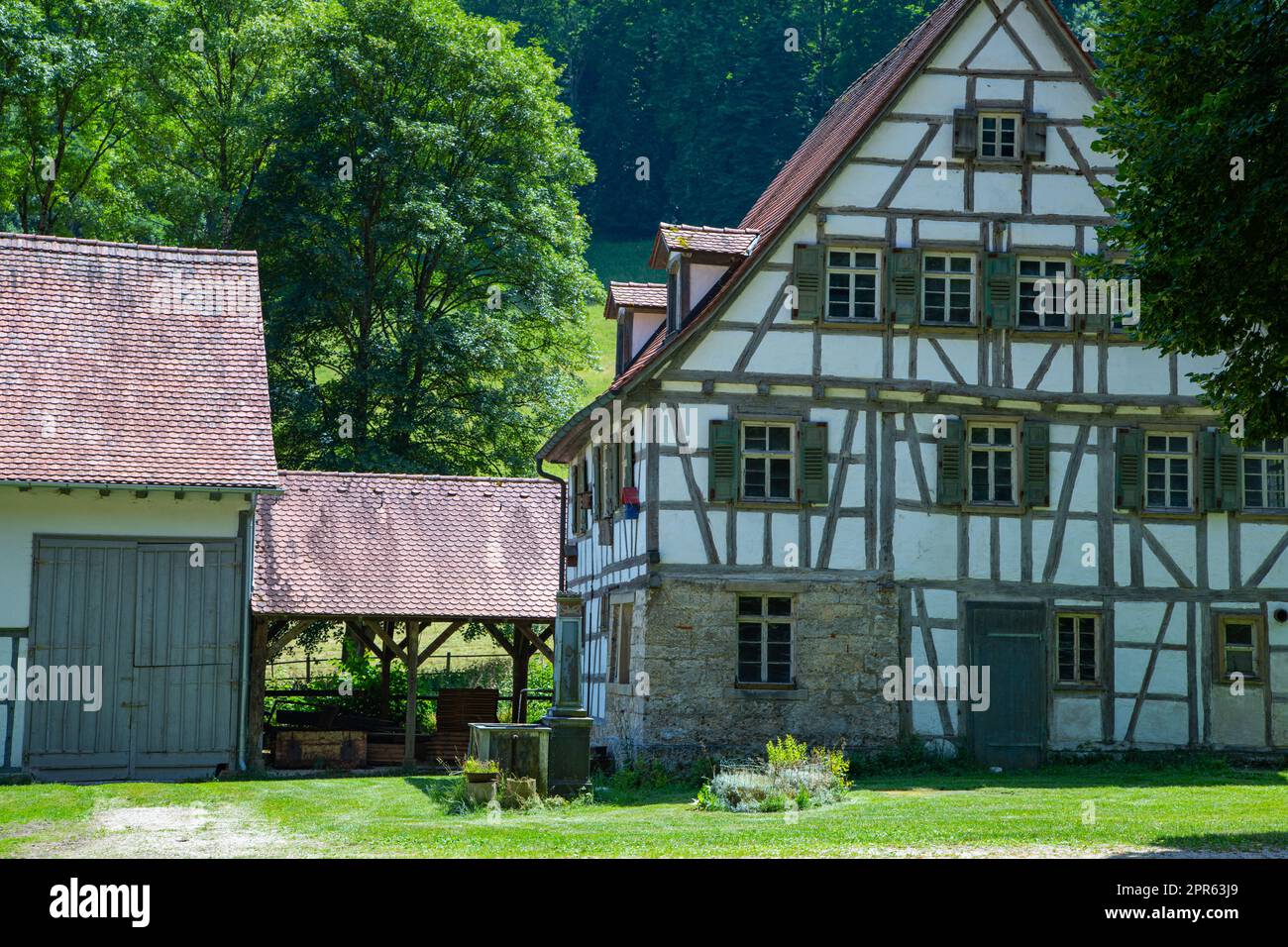 Half timbered shed hi-res stock photography and images - Alamy