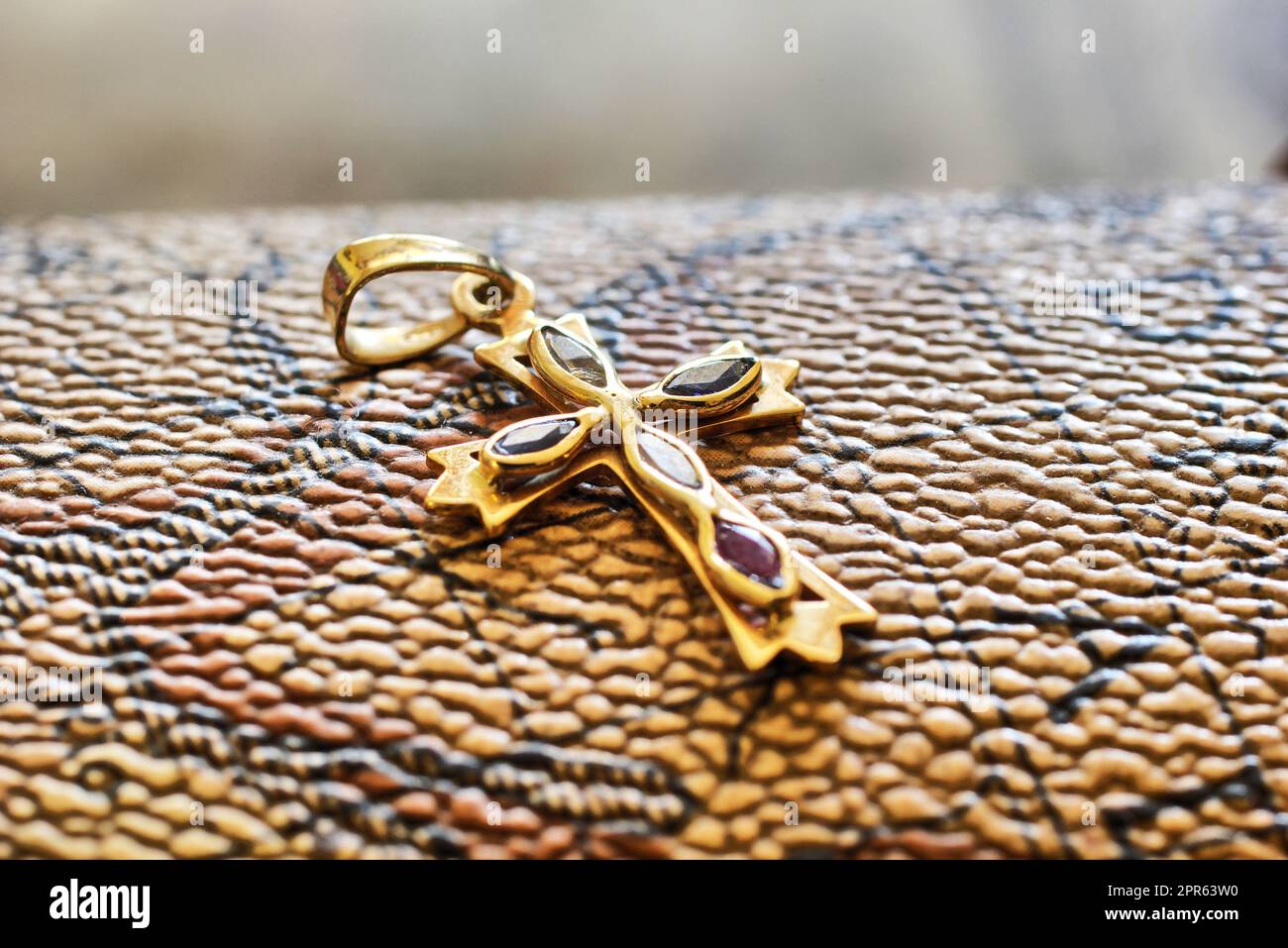 Shiny metal cross hi-res stock photography and images - Alamy