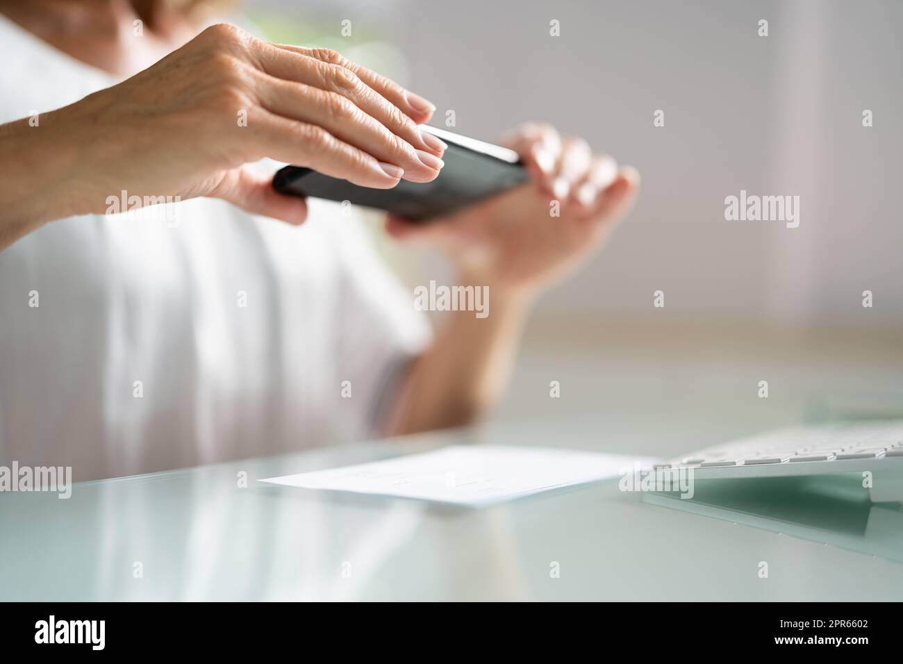 Pay cheque smart phone hi-res stock photography and images - Alamy