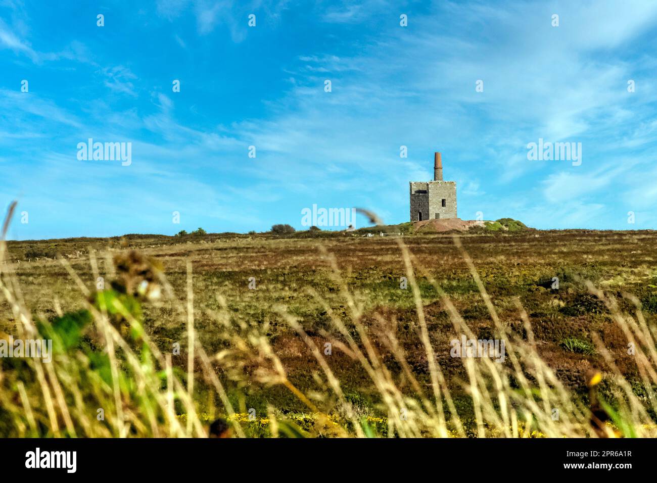 Cornish view with abandoned Greenburrow Pumping Engine House (Ding Dong ...