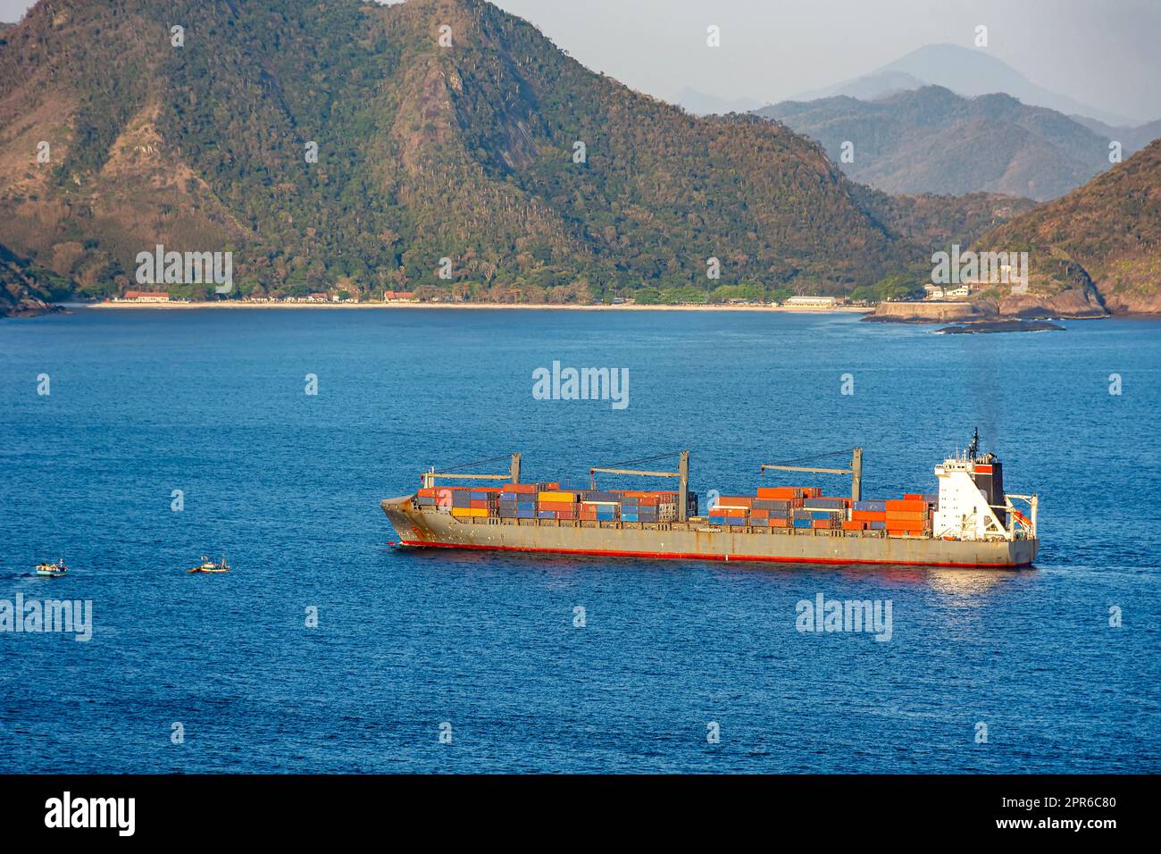 Cargo ship loaded with containers sailing in Rio de Janeiro waters ...