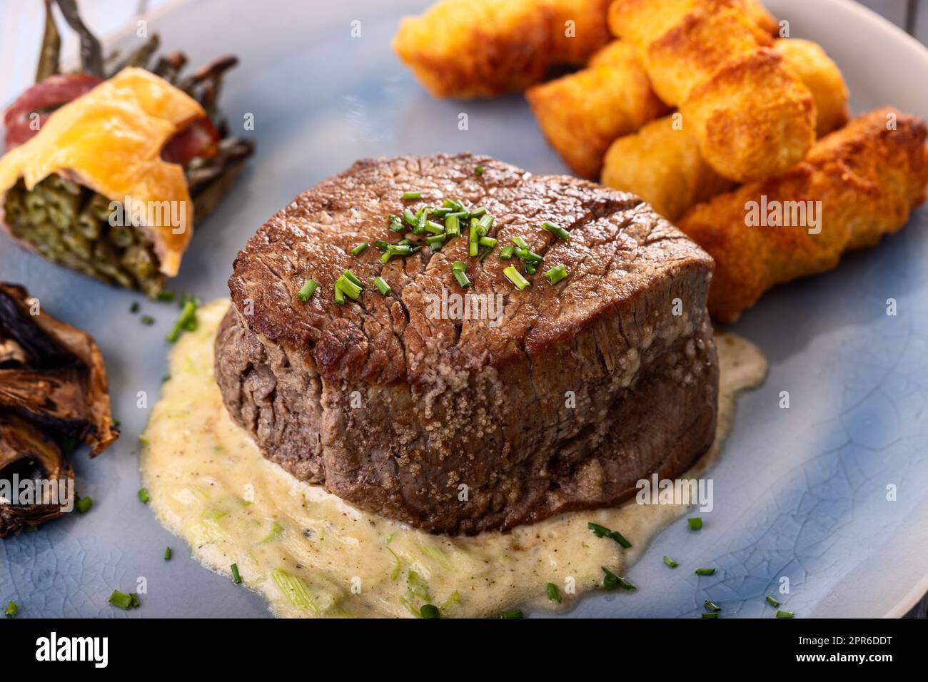 Steak blue cheese sauce hi-res stock photography and images - Alamy