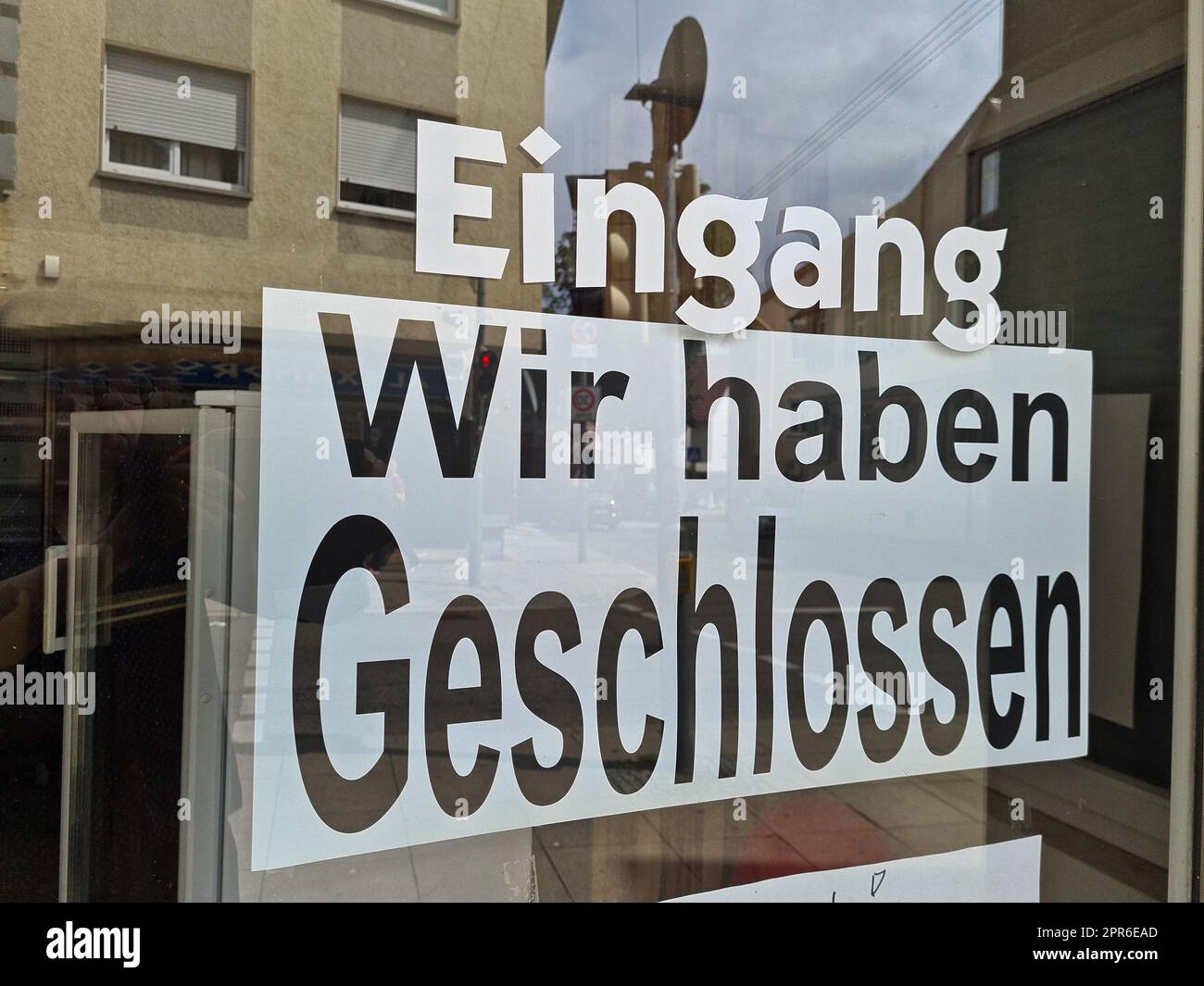 Entrance closed sign hi-res stock photography and images - Alamy