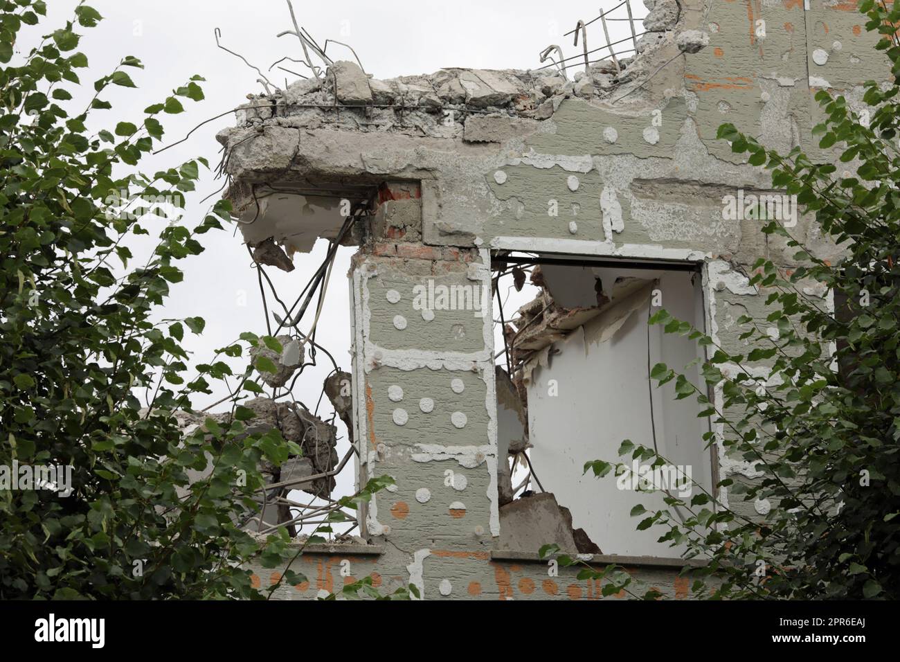 Demolition of a house hi-res stock photography and images - Alamy