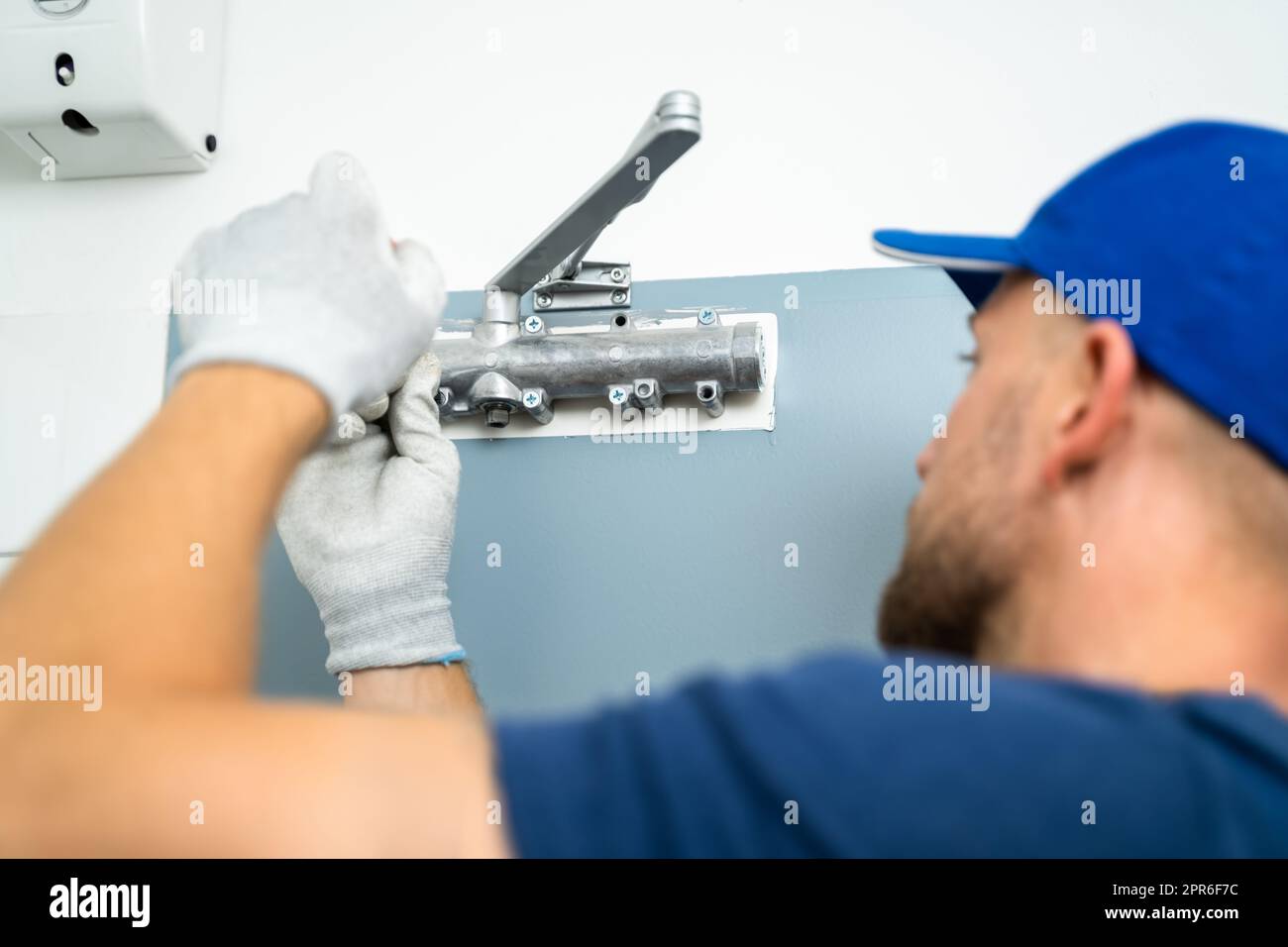 Handyman Installing And Fixing Automatic Door Closer Stock Photo - Alamy Handyman Installing And Fixing Automatic Door Closer Stock Photo - Alamy