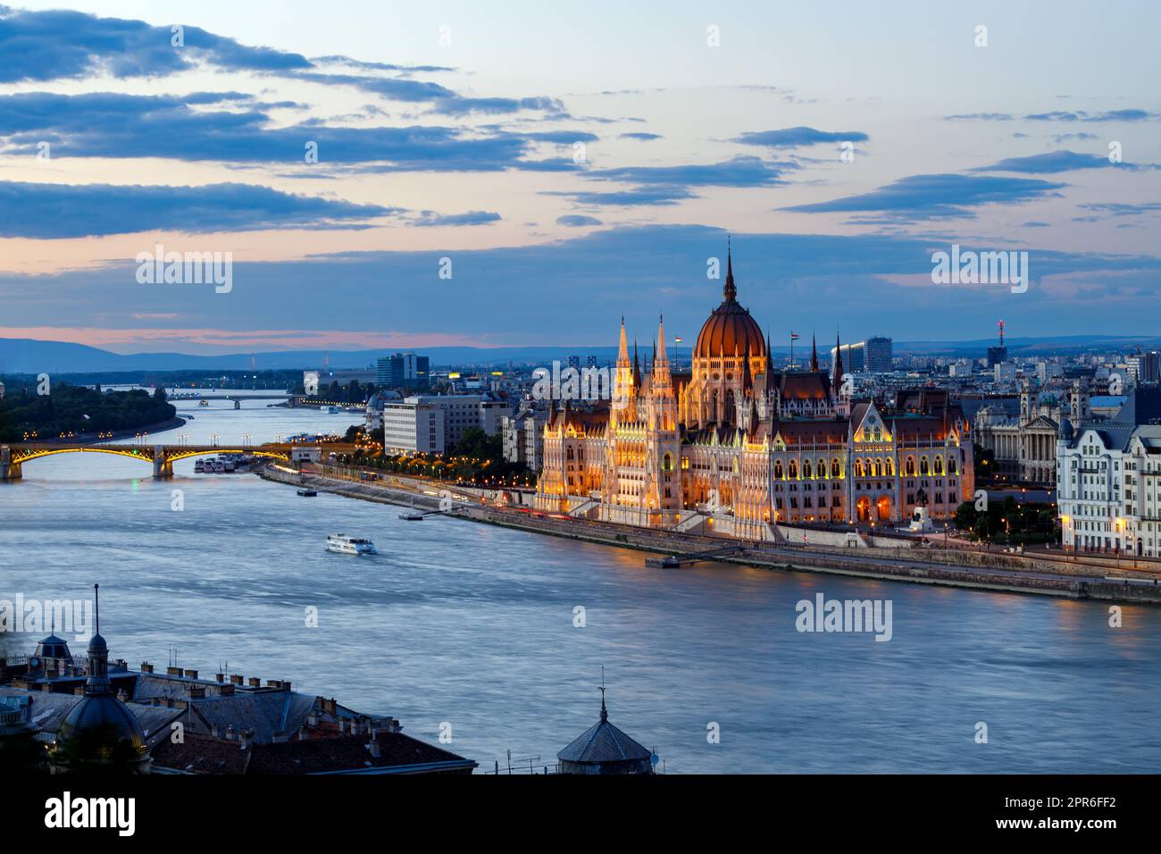 The hungarian parliament building in Budapest Stock Photo - Alamy
