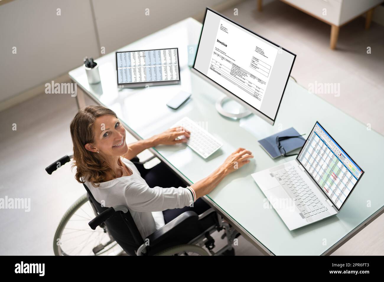 Accountant Using E Invoice Software At Computer Stock Photo - Alamy