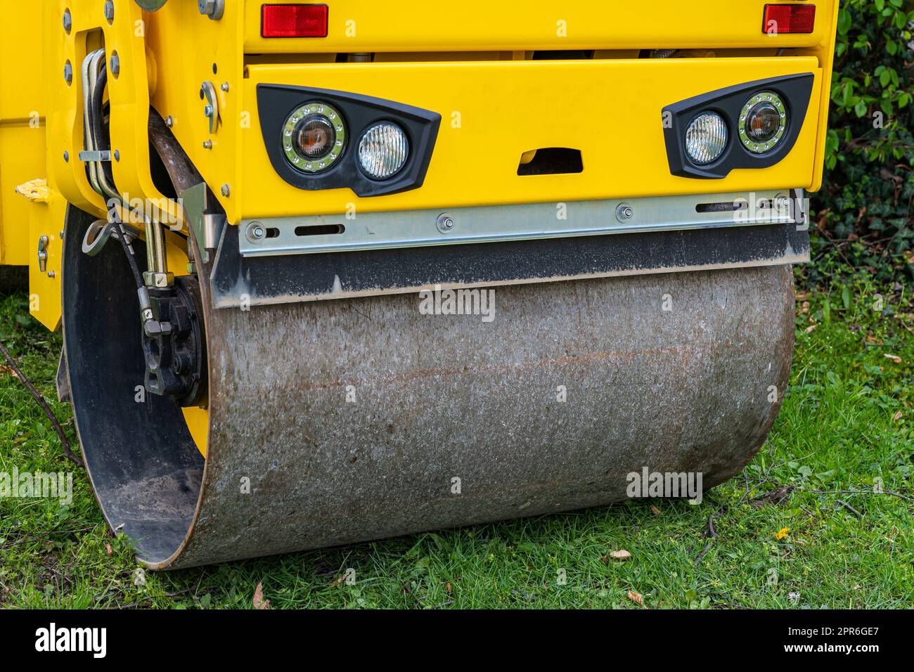 Road roller front view hi-res stock photography and images - Alamy