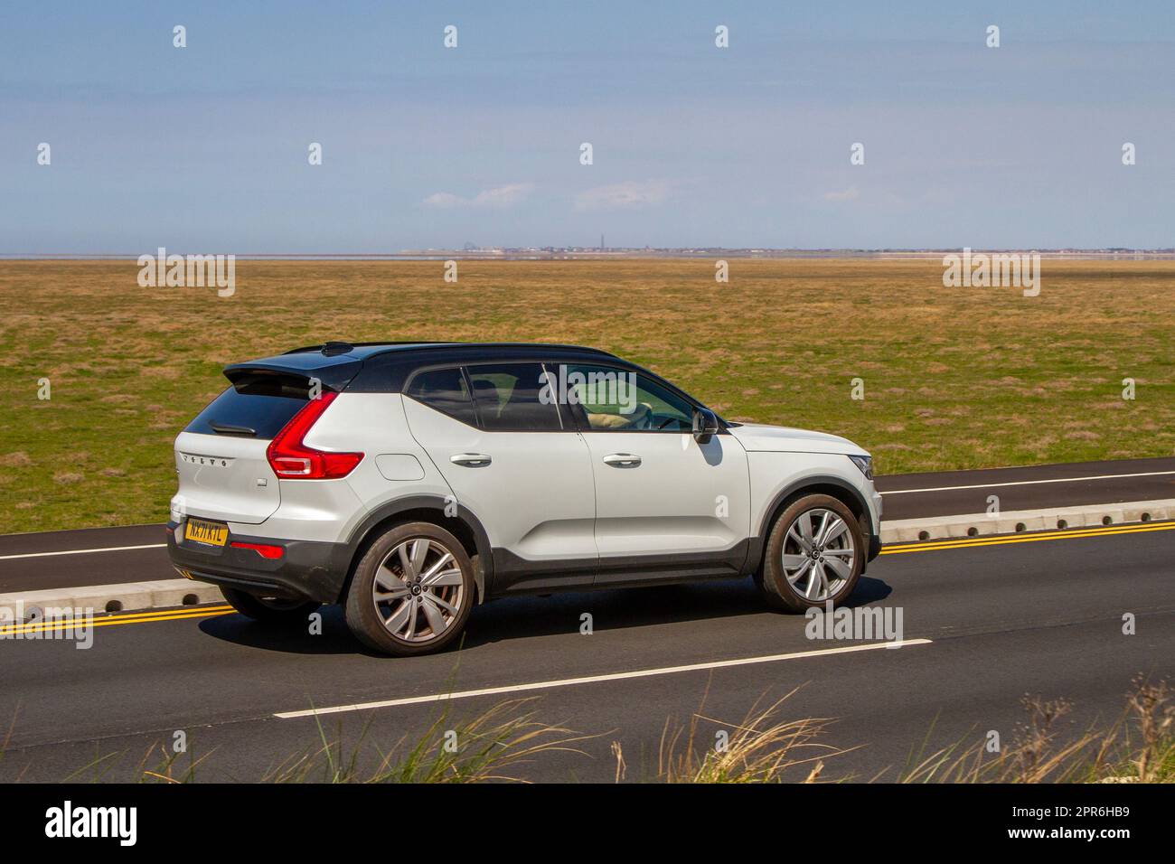 Side View of 2021 Volvo Xc40 Rdesign Pro T5 A Recharge T5 262 Twin Engine 10.7Kwh PHEV Auto ...