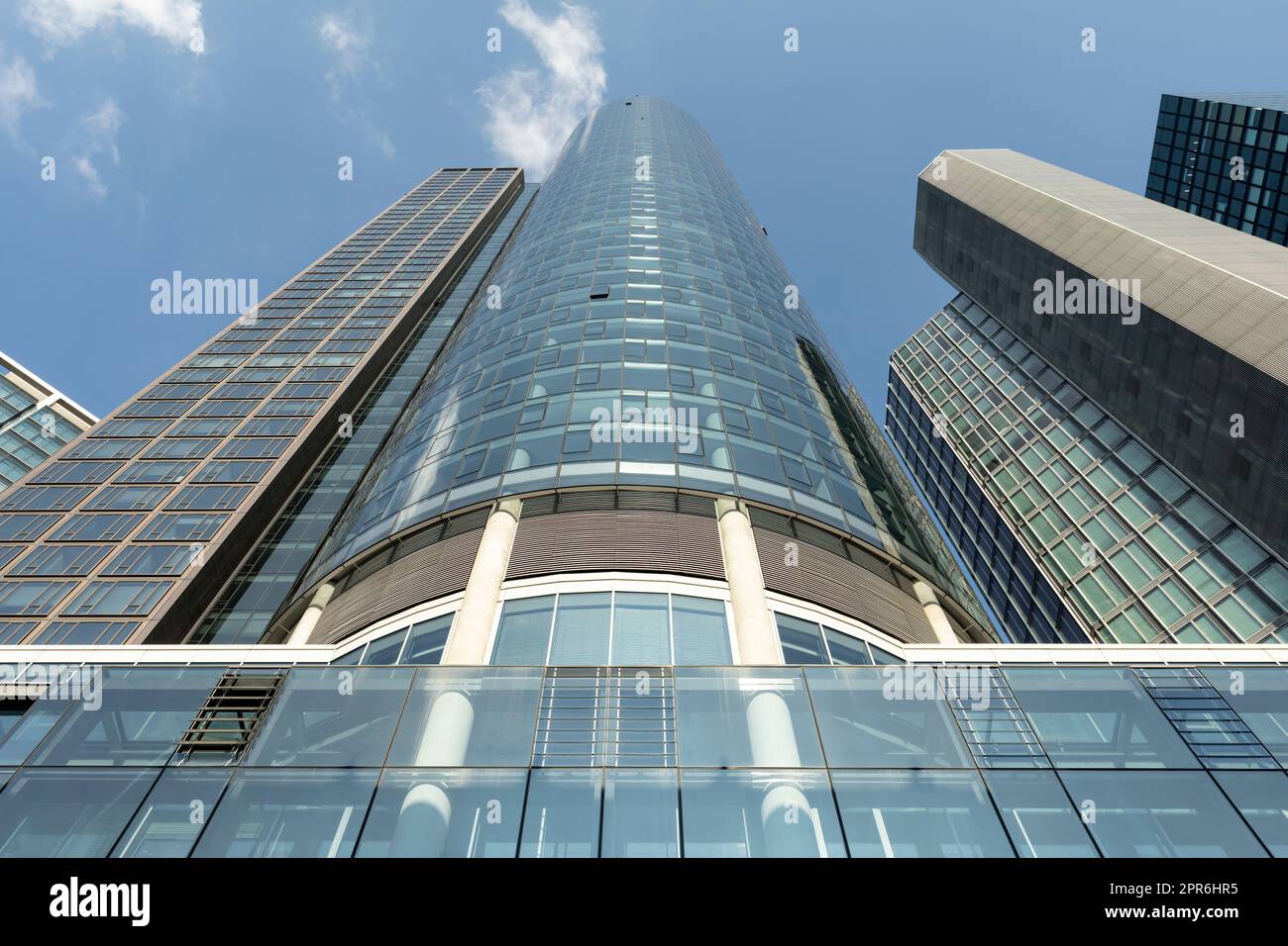 Modern office buildings exterior hi-res stock photography and images ...
