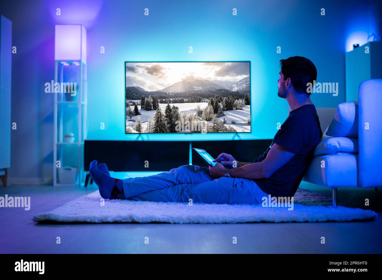 Hombre video hi-res stock photography and images - Alamy