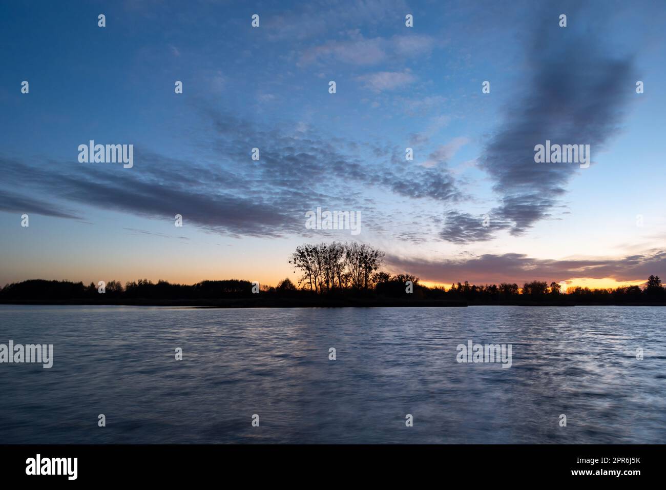 Small clouds hi-res stock photography and images - Alamy