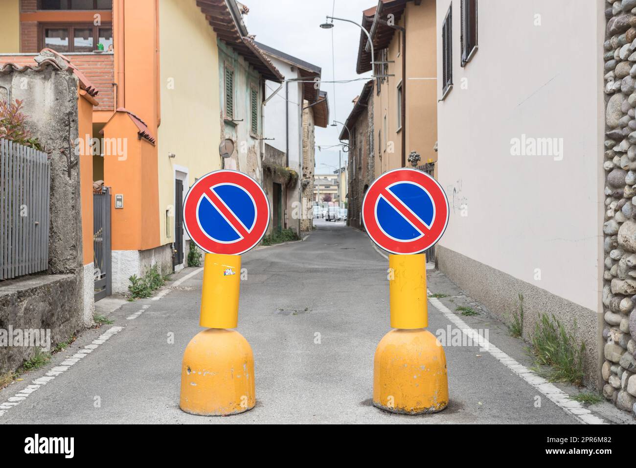 Prohibition to cross the road hi-res stock photography and images - Alamy