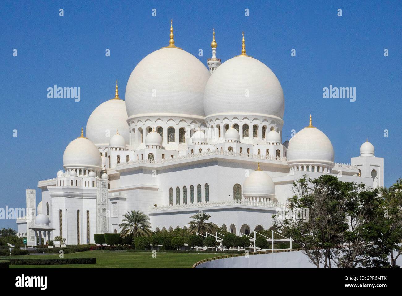 Abu Dhabi, United Arab Emirates - Sheikh Zayed Grand Mosque Stock Photo ...