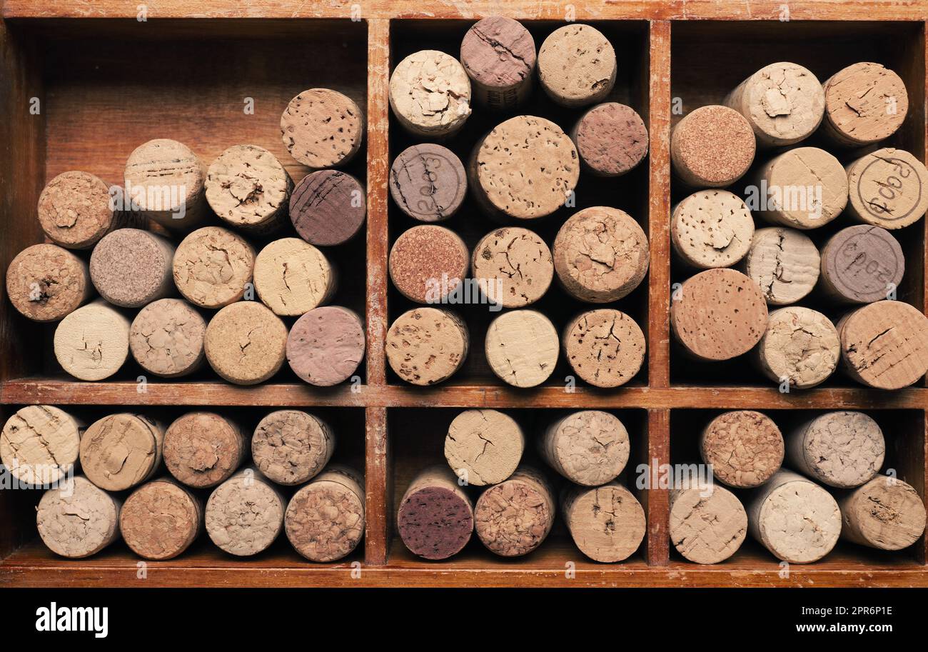 Bottle cork in a wooden box Stock Photo - Alamy