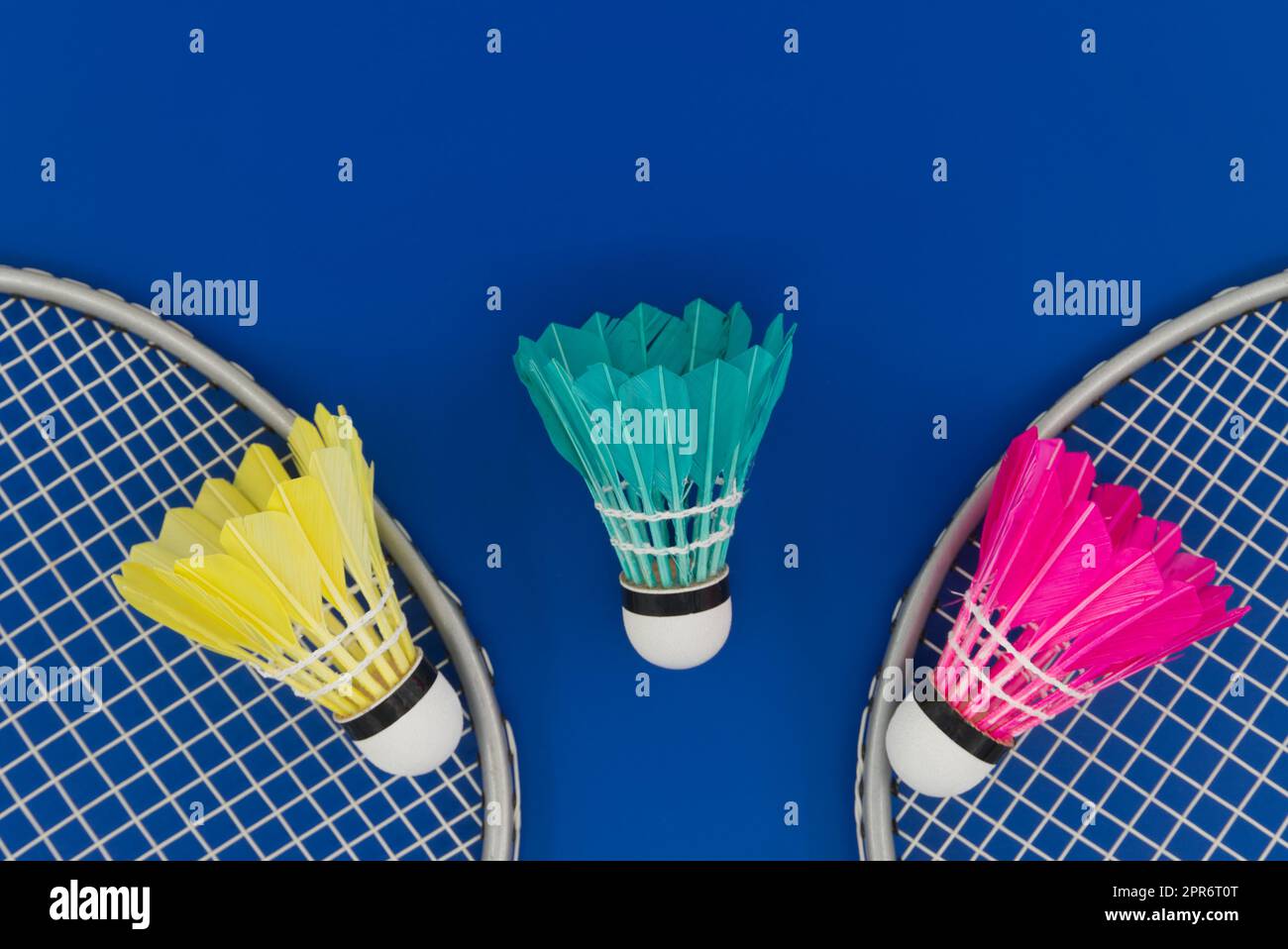 Badminton rackets and feathered shuttlecocks Stock Photo - Alamy