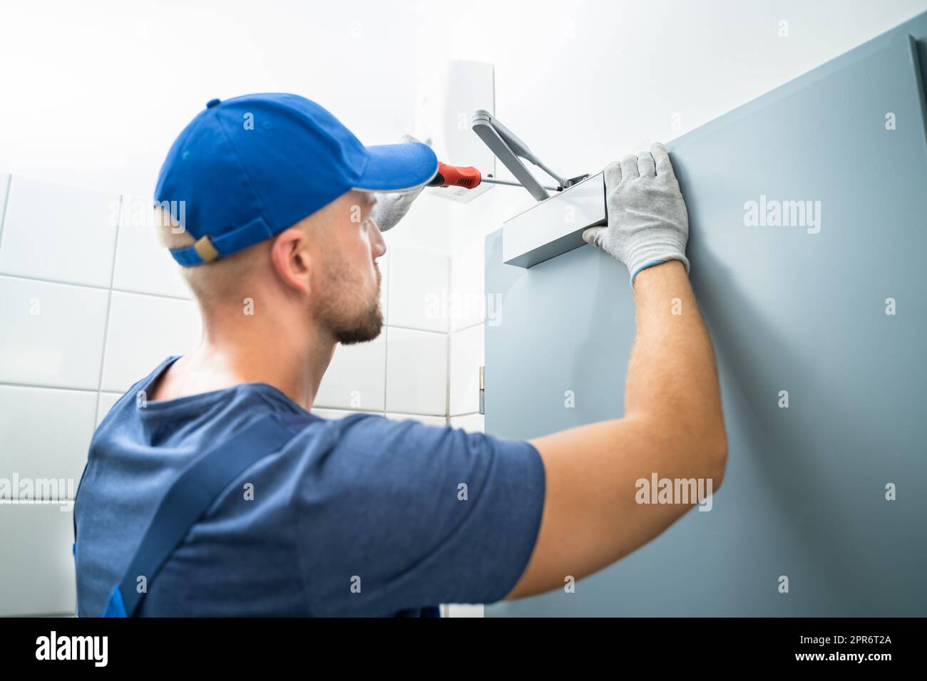 Handyman Installing And Fixing Automatic Door Closer Stock Photo - Alamy Handyman Installing And Fixing Automatic Door Closer Stock Photo - Alamy