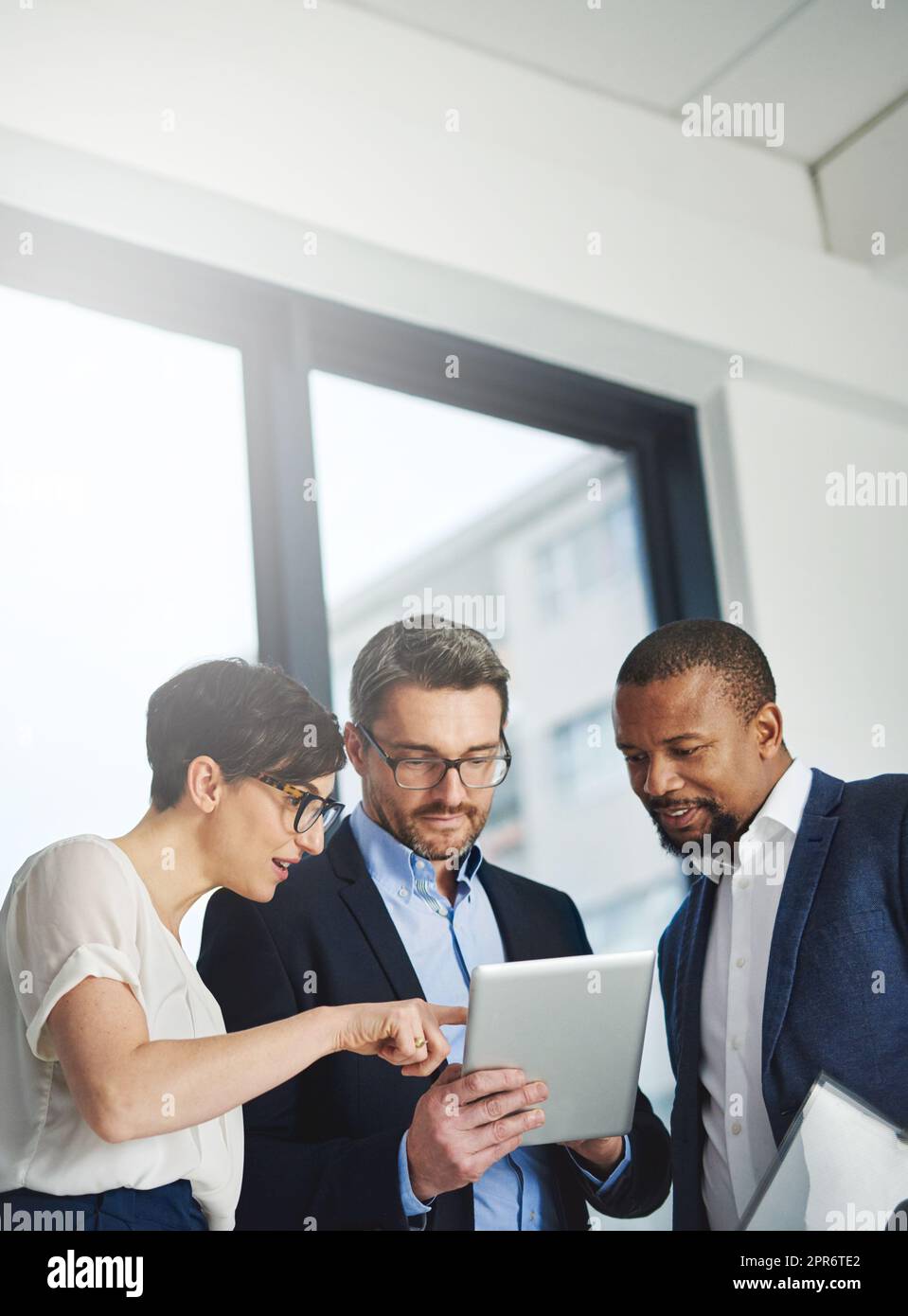 Teamwork technology hi-res stock photography and images - Alamy