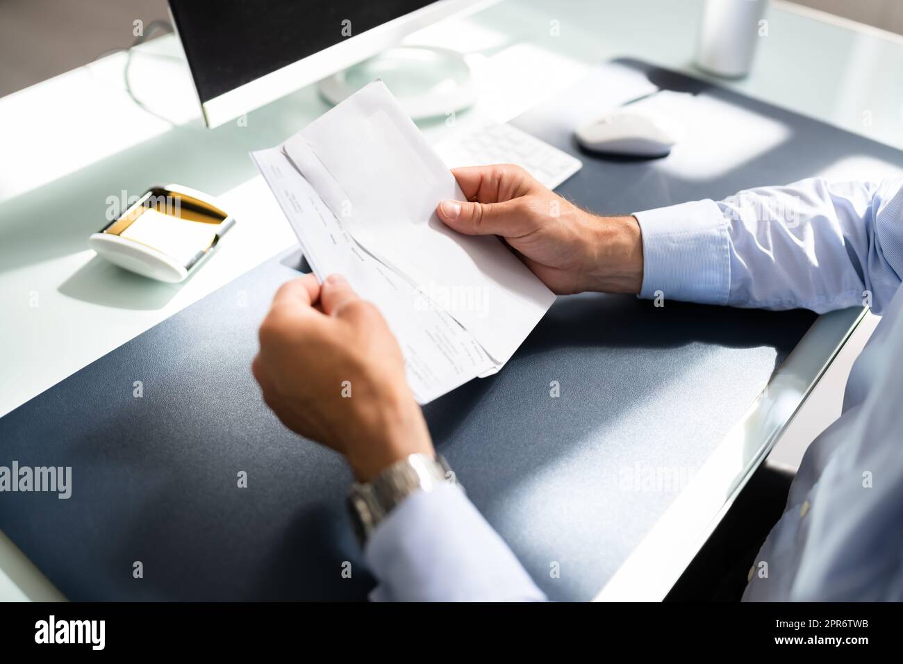 Paycheck hi-res stock photography and images - Alamy